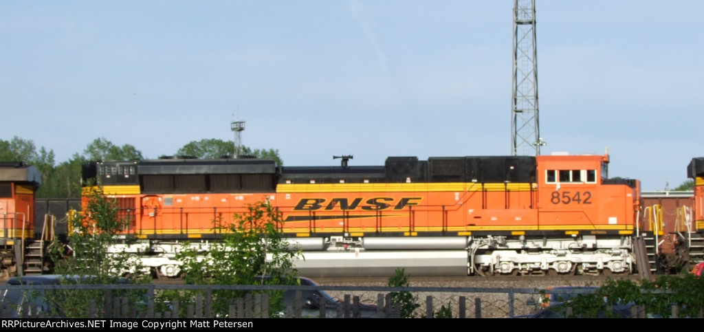 BNSF 8542